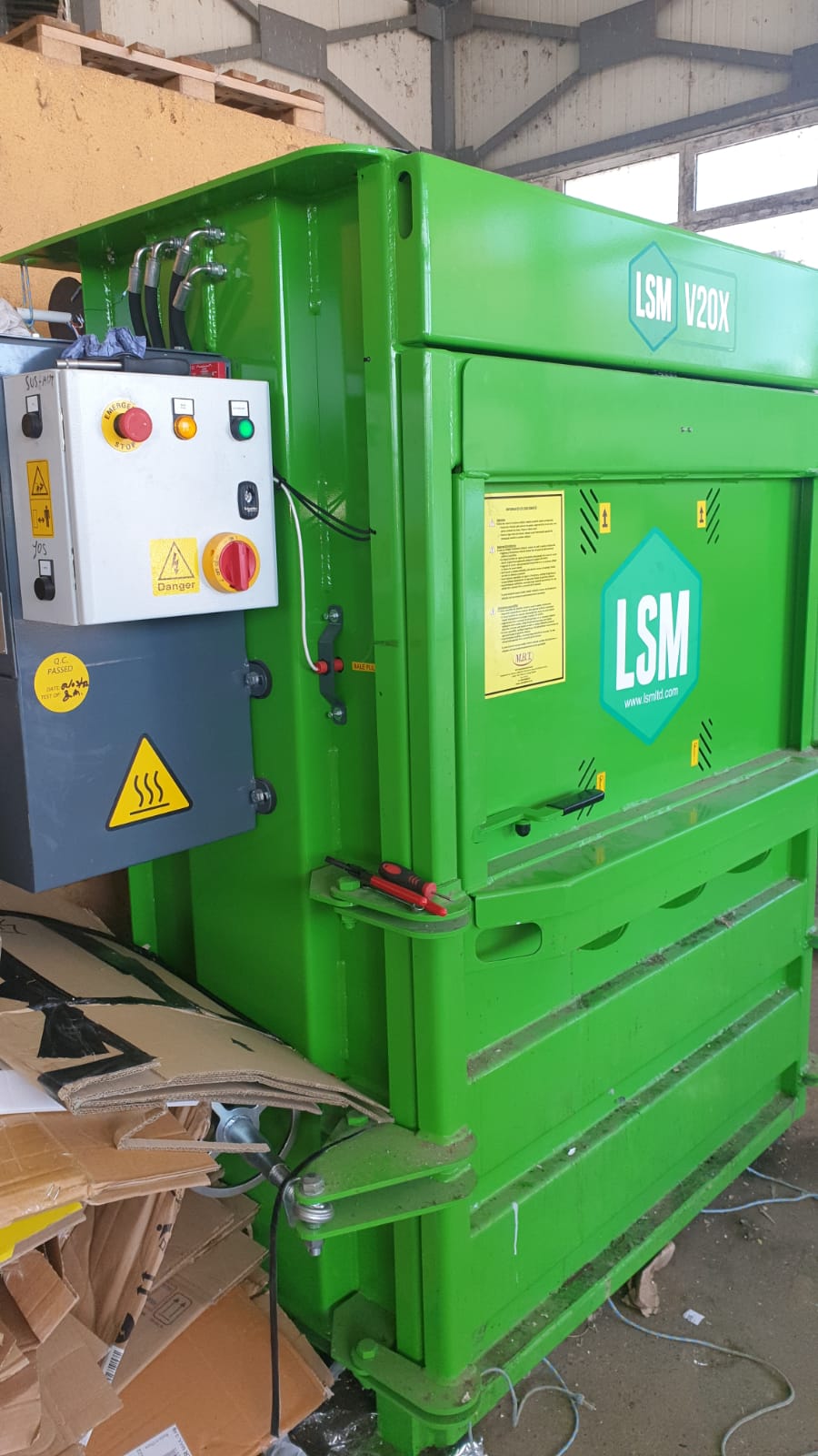 LSM - Cross-ram waste baler installed in Romania helps clean city streets